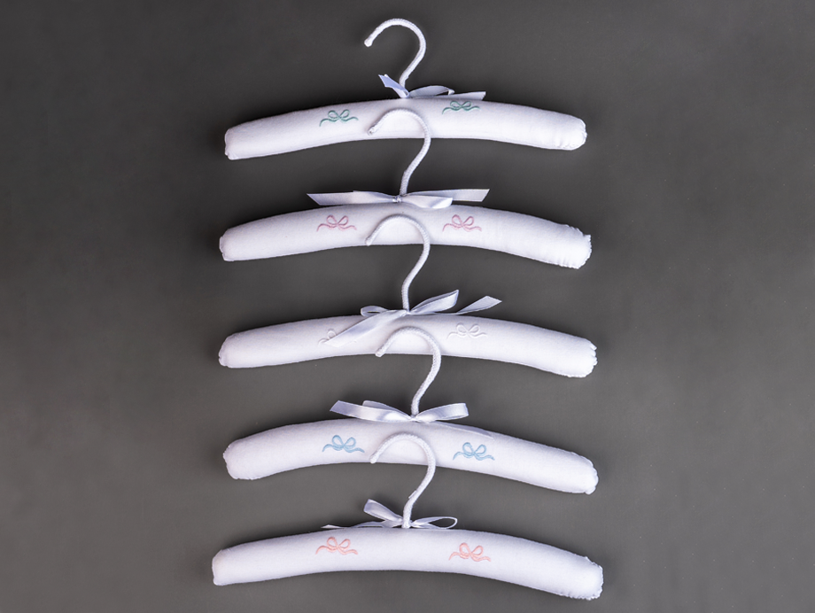 #5405 SWEET LITTLE BOWS PADDED HANGERS – Edward Boutross, Inc